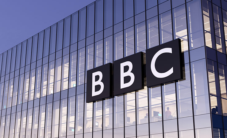 BBC | 关于英国广播公司BBC的故事 — Red Scarf