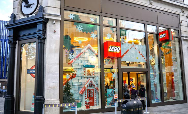 英国伦敦最大的乐高旗舰店 | LEGO Store Leicester Square — Red Scarf